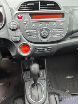 Pelēks Honda Jazz 2011 Rīga, ar dzinēja tilpumu 1.40 L un nobraukumu 202 tūkst. km par 3350 €, foto 6 vietnē AUTOMOTO.COM.LV