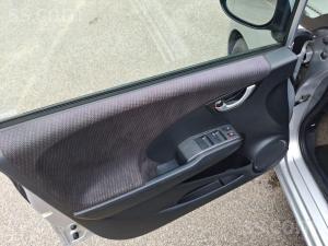 Pelēks Honda Jazz 2011 Rīga, ar dzinēja tilpumu 1.40 L un nobraukumu 202 tūkst. km par 3350 €, foto 7 vietnē AUTOMOTO.COM.LV