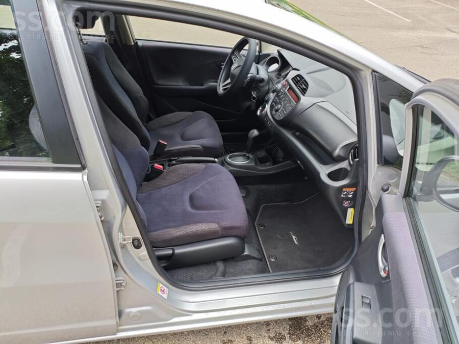 Pelēks Honda Jazz 2011 Rīga, ar dzinēja tilpumu 1.40 L un nobraukumu 202 tūkst. km par 3350 €, foto 8 vietnē AUTOMOTO.COM.LV