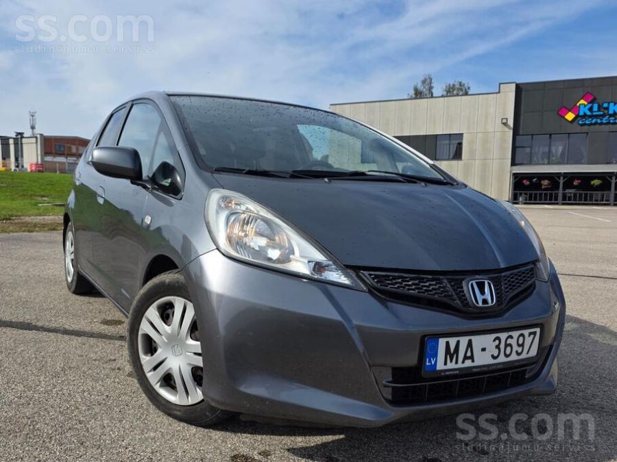 Pelēks Honda Jazz 2012 Rīga, ar dzinēja tilpumu 1.20 L un nobraukumu 244 tūkst. km par 3700 €, foto 1 vietnē AUTOMOTO.COM.LV