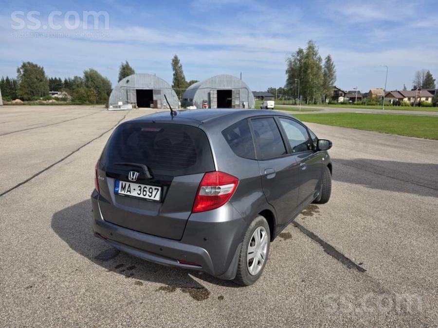 Pelēks Honda Jazz 2012 Rīga, ar dzinēja tilpumu 1.20 L un nobraukumu 244 tūkst. km par 3700 €, foto 6 vietnē AUTOMOTO.COM.LV