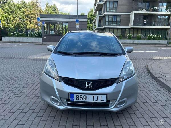 Grey Honda Jazz 2012 in Vilnius, with an engine capacity of 1.34 L and mileage of 241 thousand km for 4200 €, photo 2 on AUTOMOTO.COM.LV