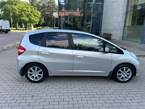 Grey Honda Jazz 2012 in Vilnius, with an engine capacity of 1.34 L and mileage of 241 thousand km for 4200 €, photo 5 on AUTOMOTO.COM.LV