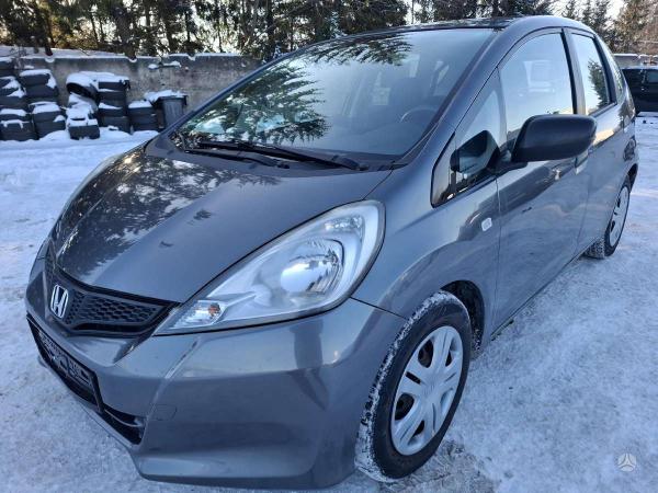 Pelēks Honda Jazz 2013 Utena, ar dzinēja tilpumu 1.20 L un nobraukumu 180 tūkst. km par 3300 €, foto 1 vietnē AUTOMOTO.COM.LV