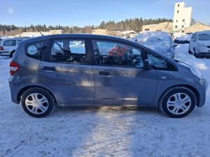 Grey Honda Jazz 2013 in Utena, with an engine capacity of 1.20 L and mileage of 180 thousand km for 3300 €, photo 6 on AUTOMOTO.COM.LV