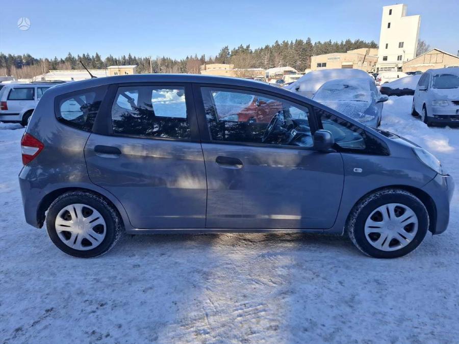 Grey Honda Jazz 2013 in Utena, with an engine capacity of 1.20 L and mileage of 180 thousand km for 3300 €, photo 6 on AUTOMOTO.COM.LV