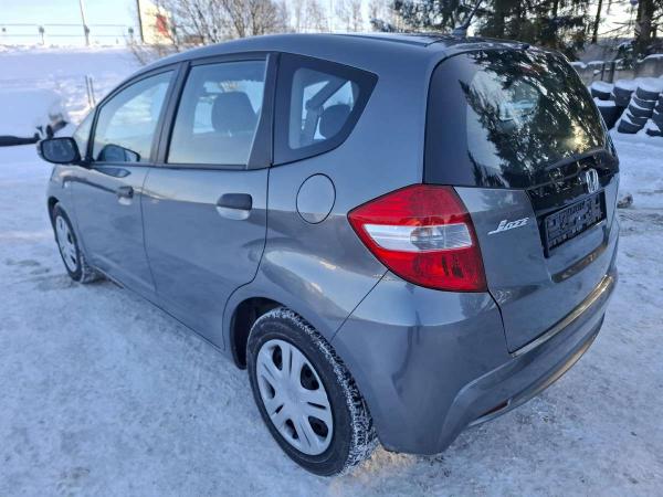 Pelēks Honda Jazz 2013 Utena, ar dzinēja tilpumu 1.20 L un nobraukumu 180 tūkst. km par 3300 €, foto 9 vietnē AUTOMOTO.COM.LV
