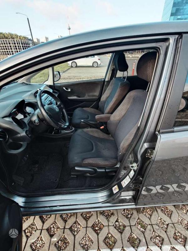 Pelēks Honda Jazz 2014 Viļņa, ar dzinēja tilpumu 1.34 L un nobraukumu 157 tūkst. km par 4400 €, foto 5 vietnē AUTOMOTO.COM.LV