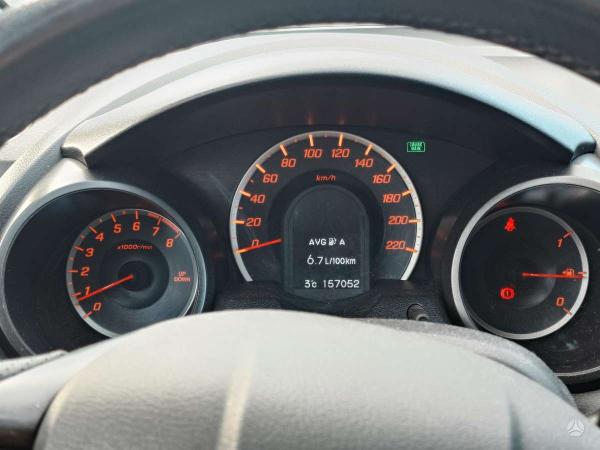 Pelēks Honda Jazz 2014 Viļņa, ar dzinēja tilpumu 1.34 L un nobraukumu 157 tūkst. km par 4400 €, foto 6 vietnē AUTOMOTO.COM.LV