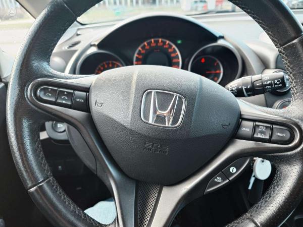 Pelēks Honda Jazz 2014 Viļņa, ar dzinēja tilpumu 1.34 L un nobraukumu 157 tūkst. km par 4400 €, foto 7 vietnē AUTOMOTO.COM.LV