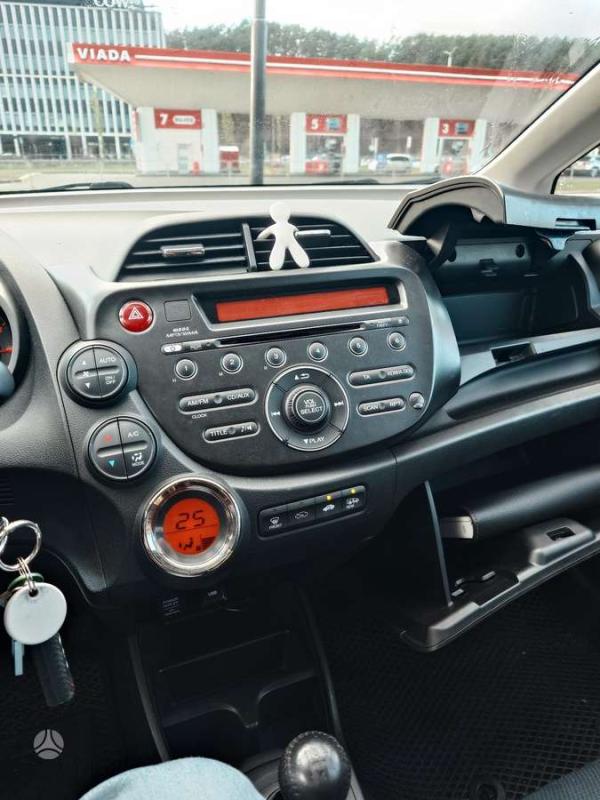 Pelēks Honda Jazz 2014 Viļņa, ar dzinēja tilpumu 1.34 L un nobraukumu 157 tūkst. km par 4400 €, foto 8 vietnē AUTOMOTO.COM.LV