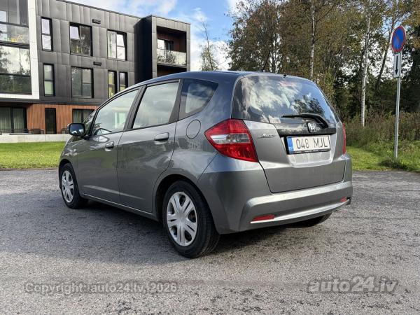 Grey Honda Jazz 2014 in Tallinn, with an engine capacity of 1.20 L and mileage of 153 thousand km for 5999 €, photo 3 on AUTOMOTO.COM.LV