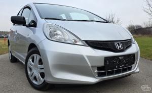 Grey Honda Jazz 2015 in Siauliai, with an engine capacity of 1.20 L and mileage of 260 thousand km for 3790 €, photo 2 on AUTOMOTO.COM.LV