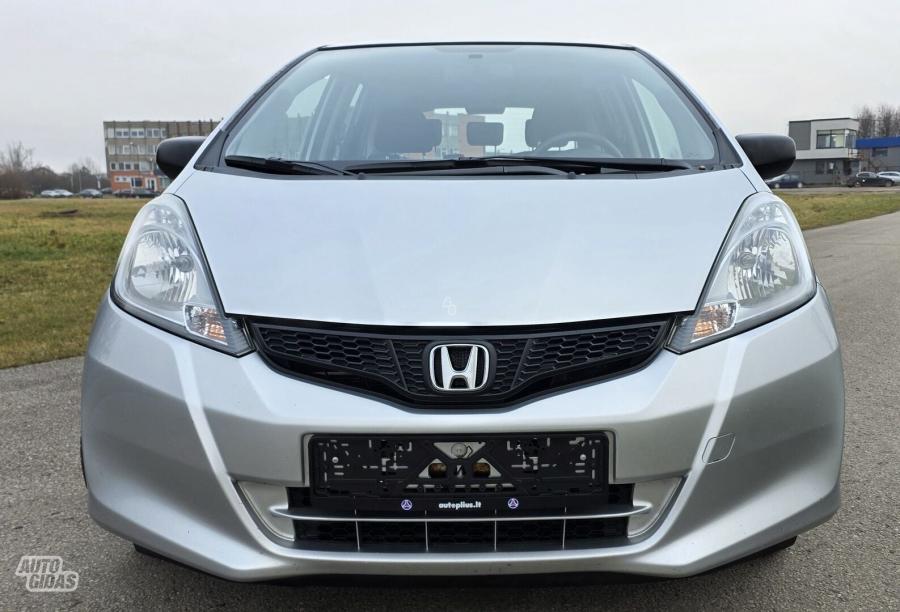 Grey Honda Jazz 2015 in Siauliai, with an engine capacity of 1.20 L and mileage of 260 thousand km for 3790 €, photo 4 on AUTOMOTO.COM.LV