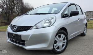 Grey Honda Jazz 2015 in Siauliai, with an engine capacity of 1.20 L and mileage of 260 thousand km for 3790 €, photo 5 on AUTOMOTO.COM.LV