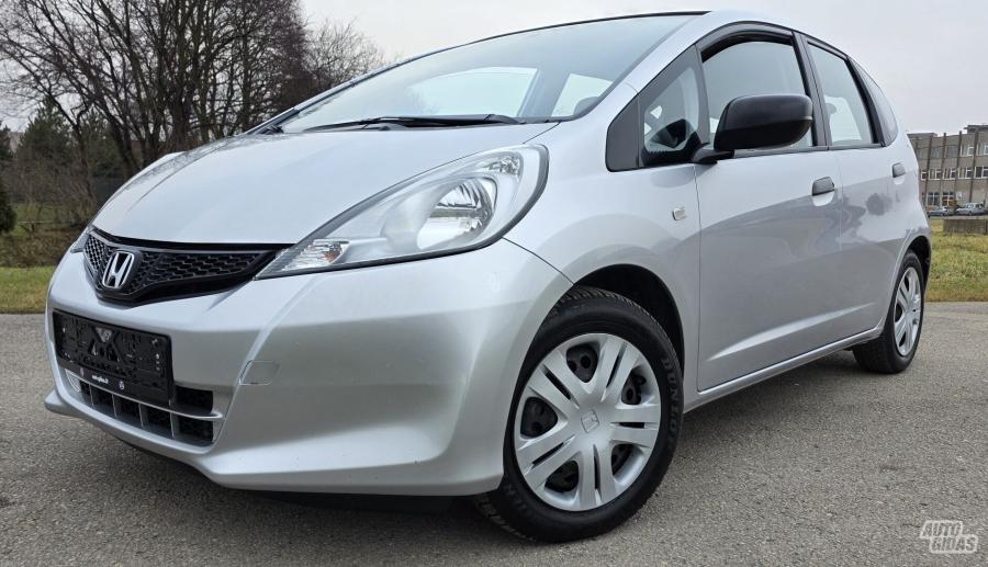 Grey Honda Jazz 2015 in Siauliai, with an engine capacity of 1.20 L and mileage of 260 thousand km for 3790 €, photo 6 on AUTOMOTO.COM.LV