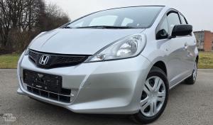 Grey Honda Jazz 2015 in Siauliai, with an engine capacity of 1.20 L and mileage of 260 thousand km for 3790 €, photo 7 on AUTOMOTO.COM.LV