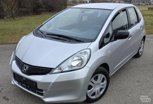 Grey Honda Jazz 2015 in Siauliai, with an engine capacity of 1.20 L and mileage of 260 thousand km for 3790 €, photo 8 on AUTOMOTO.COM.LV