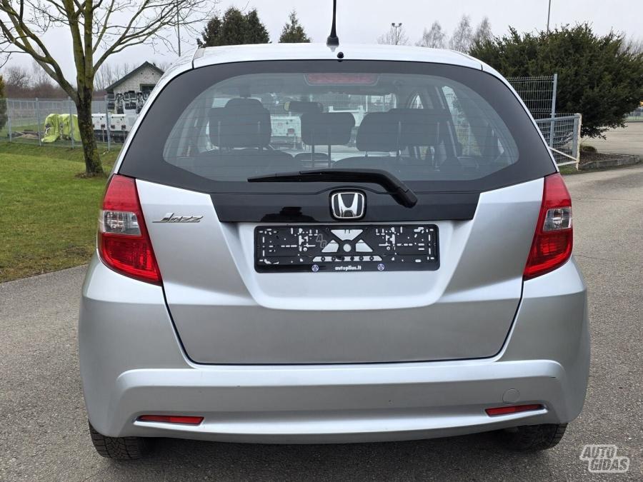 Grey Honda Jazz 2015 in Siauliai, with an engine capacity of 1.20 L and mileage of 260 thousand km for 3790 €, photo 14 on AUTOMOTO.COM.LV