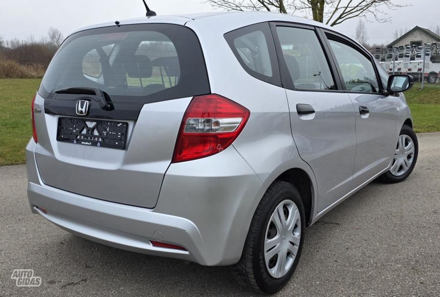 Grey Honda Jazz 2015 in Siauliai, with an engine capacity of 1.20 L and mileage of 260 thousand km for 3790 €, photo 15 on AUTOMOTO.COM.LV