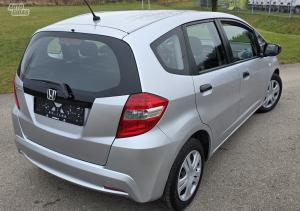 Grey Honda Jazz 2015 in Siauliai, with an engine capacity of 1.20 L and mileage of 260 thousand km for 3790 €, photo 17 on AUTOMOTO.COM.LV