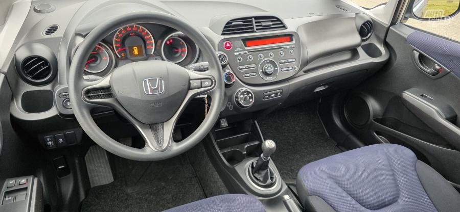 Pelēks Honda Jazz 2015 Šauļi, ar dzinēja tilpumu 1.20 L un nobraukumu 260 tūkst. km par 3690 €, foto 19 vietnē AUTOMOTO.COM.LV