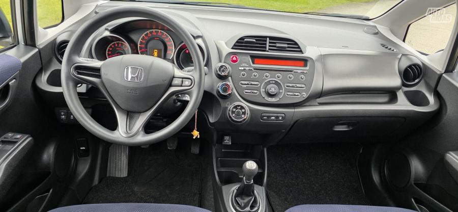Pelēks Honda Jazz 2015 Šauļi, ar dzinēja tilpumu 1.20 L un nobraukumu 260 tūkst. km par 3690 €, foto 20 vietnē AUTOMOTO.COM.LV