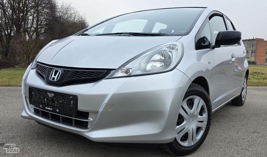 Grey Honda Jazz 2015 in Siauliai, with an engine capacity of 1.20 L and mileage of 260 thousand km for 3750 €, photo 2 on AUTOMOTO.COM.LV