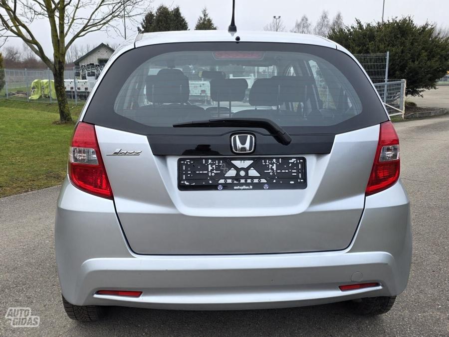 Grey Honda Jazz 2015 in Siauliai, with an engine capacity of 1.20 L and mileage of 260 thousand km for 3750 €, photo 10 on AUTOMOTO.COM.LV