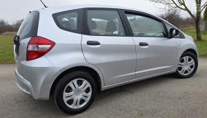 Grey Honda Jazz 2015 in Siauliai, with an engine capacity of 1.20 L and mileage of 260 thousand km for 3750 €, photo 12 on AUTOMOTO.COM.LV