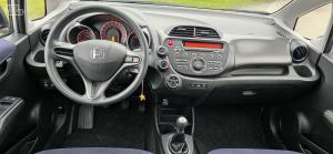 Grey Honda Jazz 2015 in Siauliai, with an engine capacity of 1.20 L and mileage of 260 thousand km for 3750 €, photo 15 on AUTOMOTO.COM.LV