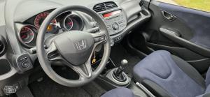 Grey Honda Jazz 2015 in Siauliai, with an engine capacity of 1.20 L and mileage of 260 thousand km for 3750 €, photo 16 on AUTOMOTO.COM.LV