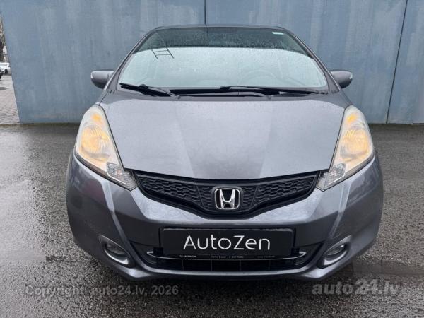 Grey Honda Jazz 2015 in Tallinn, with an engine capacity of 1.30 L and mileage of 100 thousand km for 7595 €, photo 2 on AUTOMOTO.COM.LV