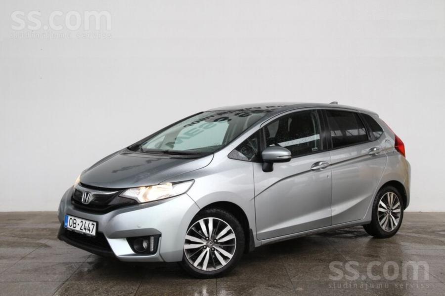 Grey Honda Jazz 2016 in Riga, with an engine capacity of 1.30 L and mileage of 91 thousand km for 9500 €, photo 13 on AUTOMOTO.COM.LV