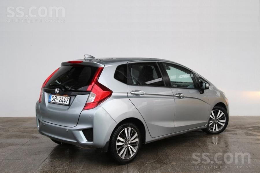 Grey Honda Jazz 2016 in Riga, with an engine capacity of 1.30 L and mileage of 91 thousand km for 9500 €, photo 14 on AUTOMOTO.COM.LV
