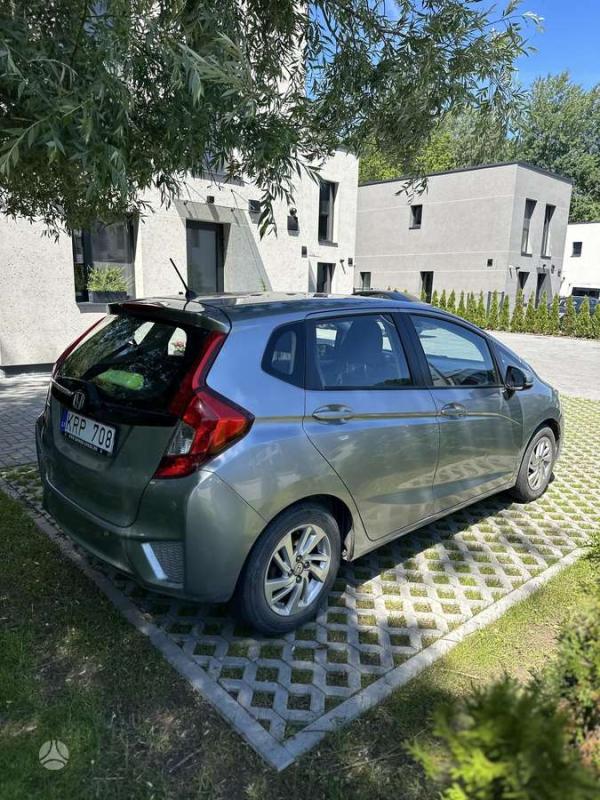 Grey Honda Jazz 2016 in Marijampole, with an engine capacity of 1.32 L and mileage of 87 thousand km for 8200 €, photo 5 on AUTOMOTO.COM.LV