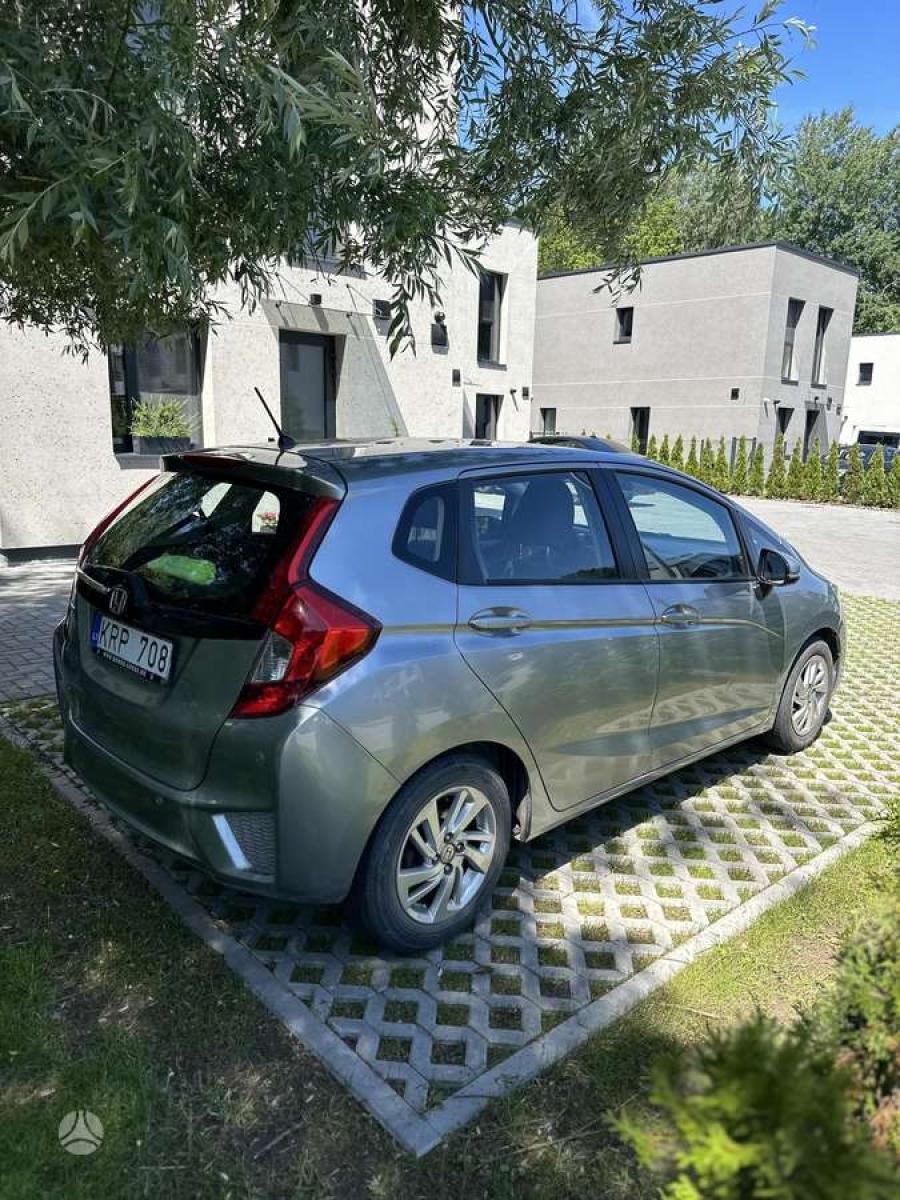 Grey Honda Jazz 2016 in Marijampole, with an engine capacity of 1.32 L and mileage of 87 thousand km for 8200 €, photo 5 on AUTOMOTO.COM.LV