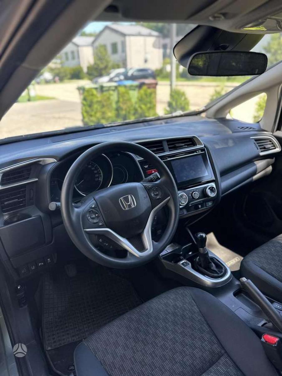 Grey Honda Jazz 2016 in Marijampole, with an engine capacity of 1.32 L and mileage of 87 thousand km for 8200 €, photo 7 on AUTOMOTO.COM.LV