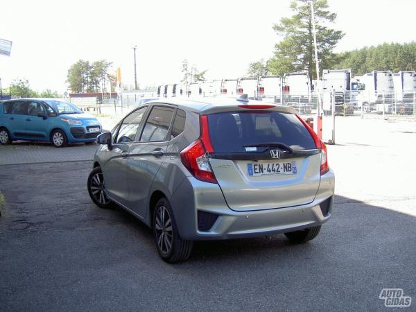 Grey Honda Jazz 2017 in Vilnius, with an engine capacity of 1.30 L and mileage of 117 thousand km for 8499 €, photo 6 on AUTOMOTO.COM.LV