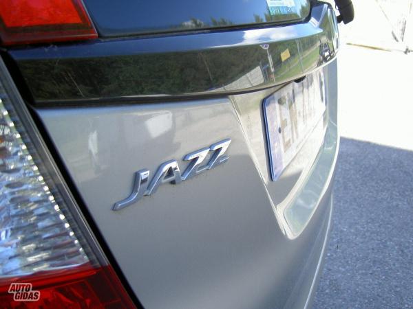Grey Honda Jazz 2017 in Vilnius, with an engine capacity of 1.30 L and mileage of 117 thousand km for 8499 €, photo 8 on AUTOMOTO.COM.LV