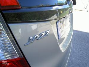 Grey Honda Jazz 2017 in Vilnius, with an engine capacity of 1.30 L and mileage of 117 thousand km for 8499 €, photo 9 on AUTOMOTO.COM.LV