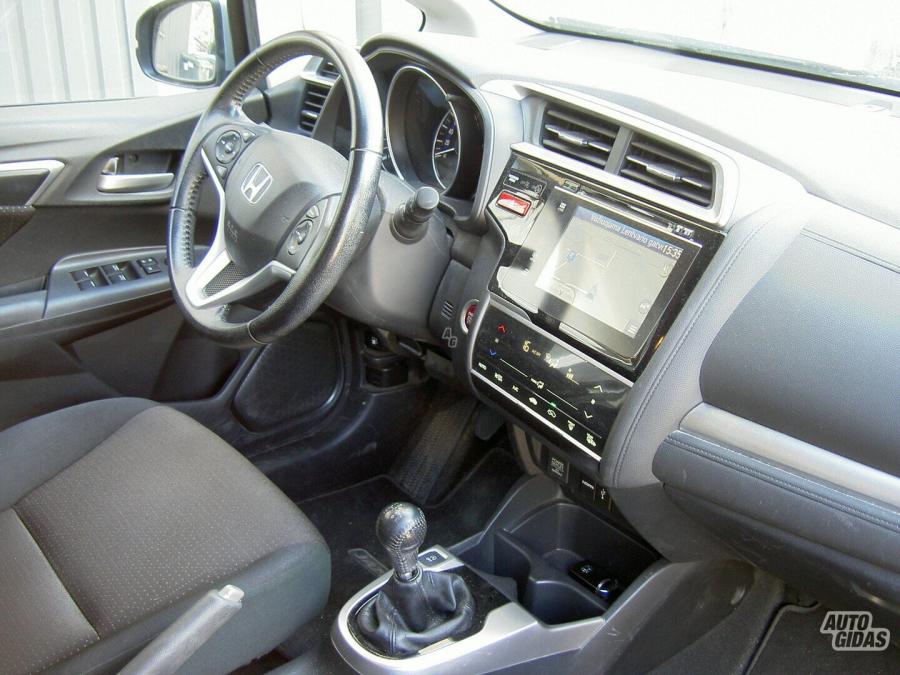 Grey Honda Jazz 2017 in Vilnius, with an engine capacity of 1.30 L and mileage of 117 thousand km for 8499 €, photo 12 on AUTOMOTO.COM.LV