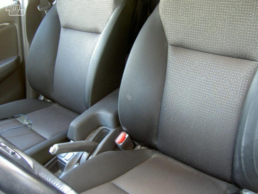 Grey Honda Jazz 2017 in Vilnius, with an engine capacity of 1.30 L and mileage of 117 thousand km for 8499 €, photo 19 on AUTOMOTO.COM.LV