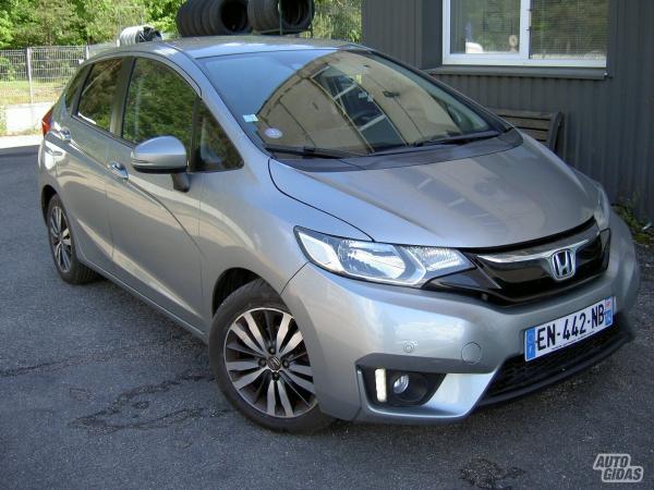 Grey Honda Jazz 2017 in Vilnius, with an engine capacity of 1.30 L and mileage of 117 thousand km for 8499 €, photo 3 on AUTOMOTO.COM.LV