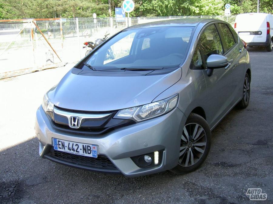 Grey Honda Jazz 2017 in Vilnius, with an engine capacity of 1.30 L and mileage of 117 thousand km for 8499 €, photo 8 on AUTOMOTO.COM.LV