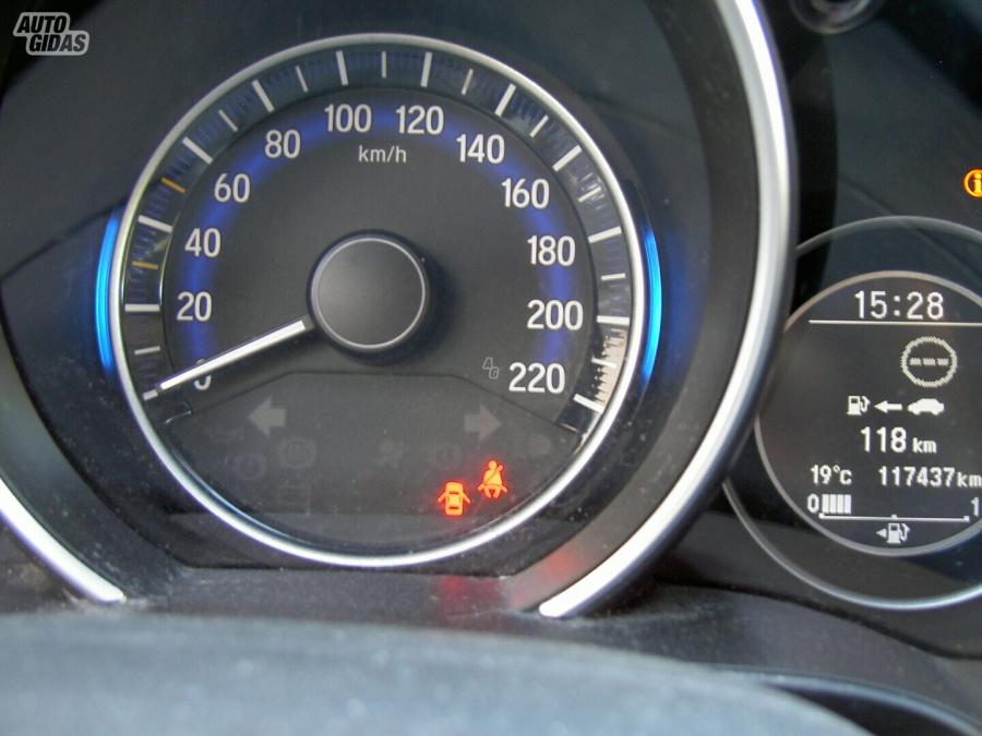 Grey Honda Jazz 2017 in Vilnius, with an engine capacity of 1.30 L and mileage of 117 thousand km for 8499 €, photo 13 on AUTOMOTO.COM.LV
