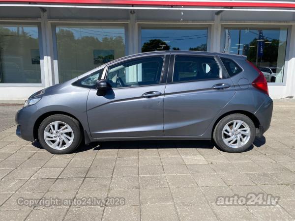 Pelēks Honda Jazz 2017 Jehvi, ar dzinēja tilpumu 1.30 L un nobraukumu 109 tūkst. km par 9900 €, foto 3 vietnē AUTOMOTO.COM.LV