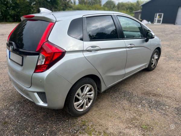 Grey Honda Jazz 2017 in Raseiniai, with an engine capacity of 1.32 L and mileage of 17 thousand km for 6999 €, photo 1 on AUTOMOTO.COM.LV