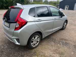 Grey Honda Jazz 2017 in Raseiniai, with an engine capacity of 1.32 L and mileage of 17 thousand km for 6999 €, photo  on AUTOMOTO.COM.LV