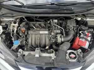 Grey Honda Jazz 2017 in Raseiniai, with an engine capacity of 1.32 L and mileage of 17 thousand km for 6999 €, photo 12 on AUTOMOTO.COM.LV